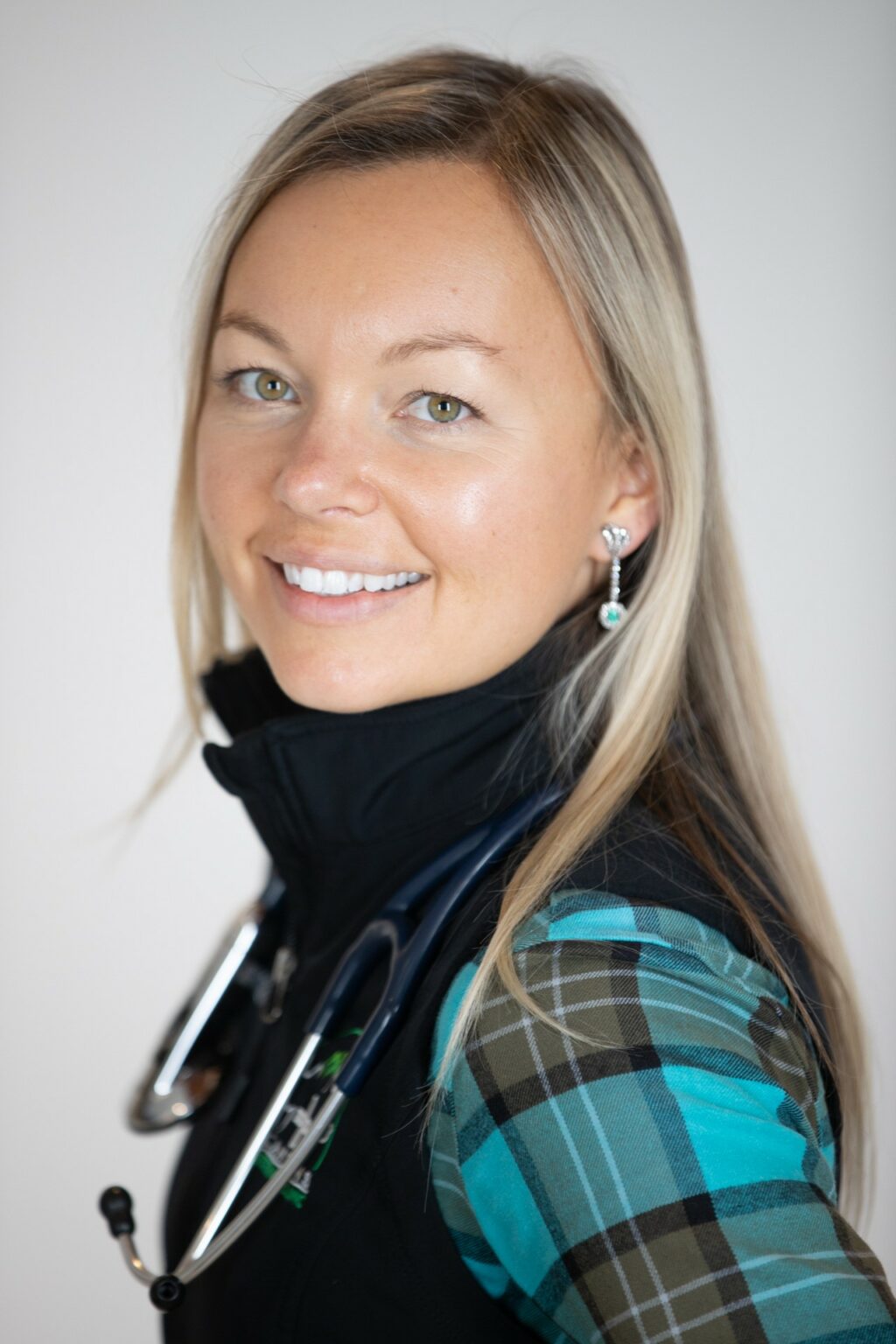 Community Highlights: Meet Dr. Heather Moreau of Canyons Veterinary ...